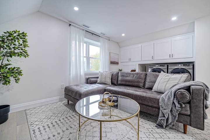 Modern 1 Bedroom Luxury Suite -