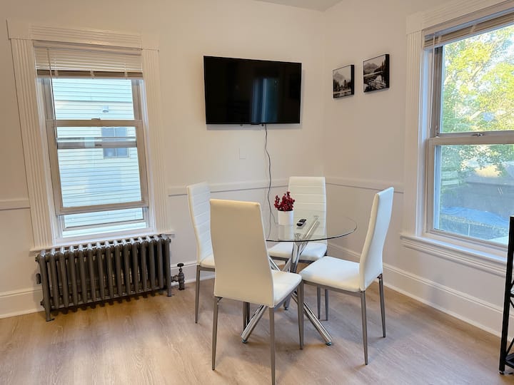 Convenient 2 Bedroom Close To Boston And Cambridge - Waltham, MA