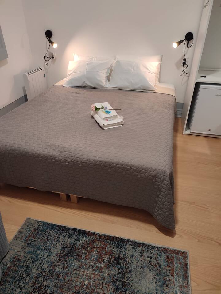 Q1 - Quarto Duplo Com Casa De Banho/wc Partilhado - Braga