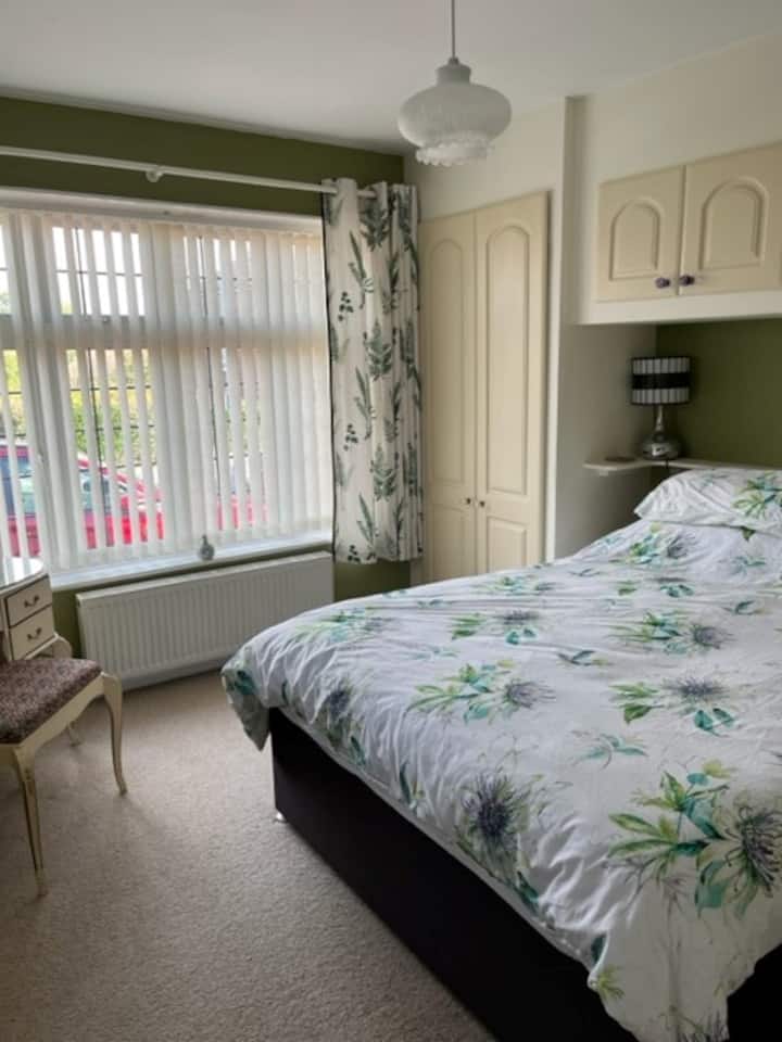 Comfortable, Bright, Spacious And Airy Bedroom - Bexhill-on-Sea