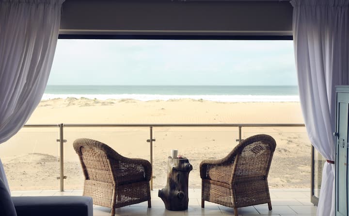 Paradise @ 1, 3-bedroom Apartment On The Beach - Jeffreys Bay