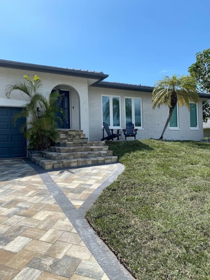 Marco Swan - Marco Island, FL