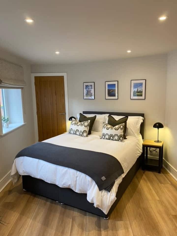 New Modern Studio Apartment Near To City Centre - Salisbury