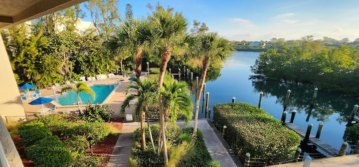Peaceful Longboat Getaway |2br Condo + Bay + Beach - Longboat Key, FL