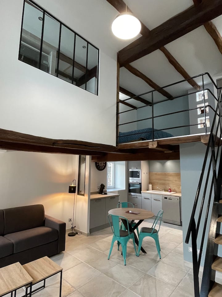 Loft Industriel 3* -Terrasse Vue Dégagée 1km Cure - Jonzac