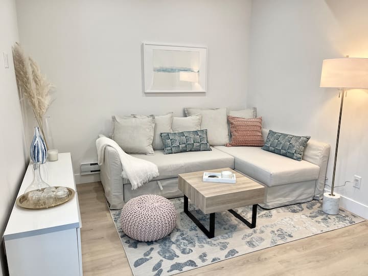 The Beach House: Inner City 1-bedroom + Sofa Bed - Calgary