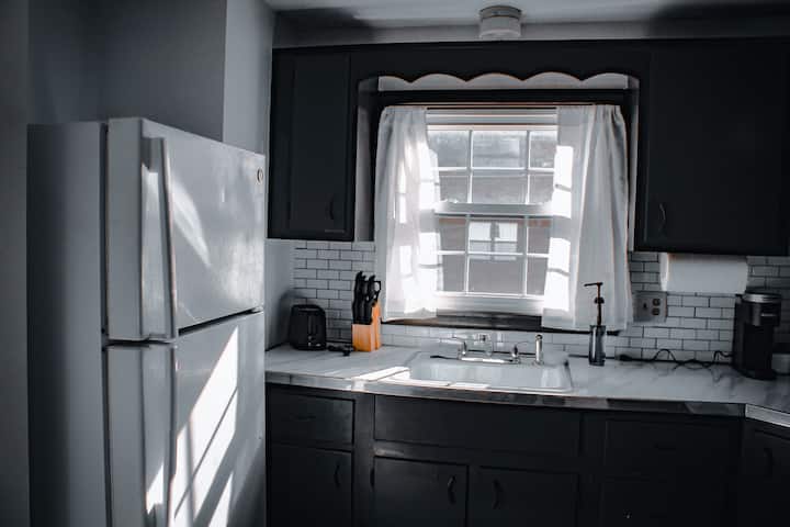 Cozy Apartment 2min Walk To Albanymed Office Space - Albany, NY