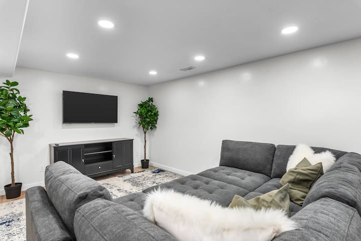 The Jeremy Unit 2: Central, Quiet, Hot Tub, Luxury - Salt Lake City, UT