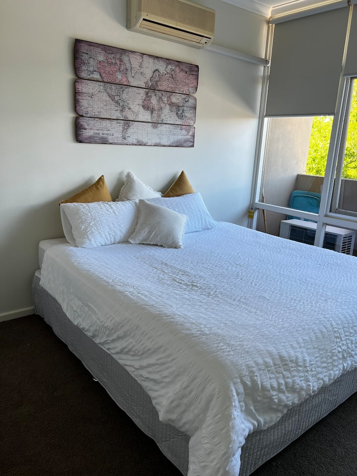 1 Bedroom Apartment, Close To Cbd Free Parking - 프로스펙트