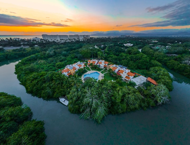 River Front Home W/ Dock Only 5 Min From The Beach - Nuevo Vallarta