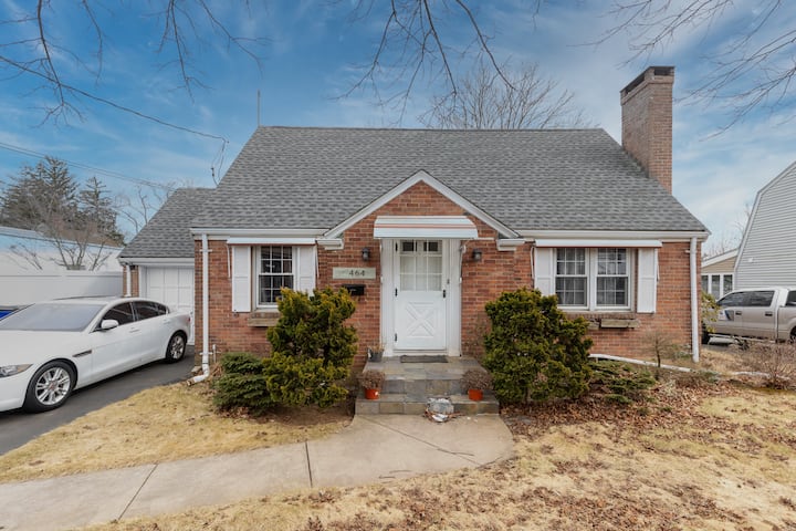Large Home- Great 4 Insurance & Construction Stays - Hartford, CT
