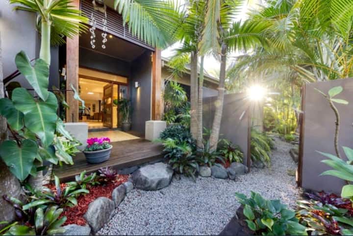 Tropical, Resort Style, 4 Bed, Family Oasis - Coolum Beach