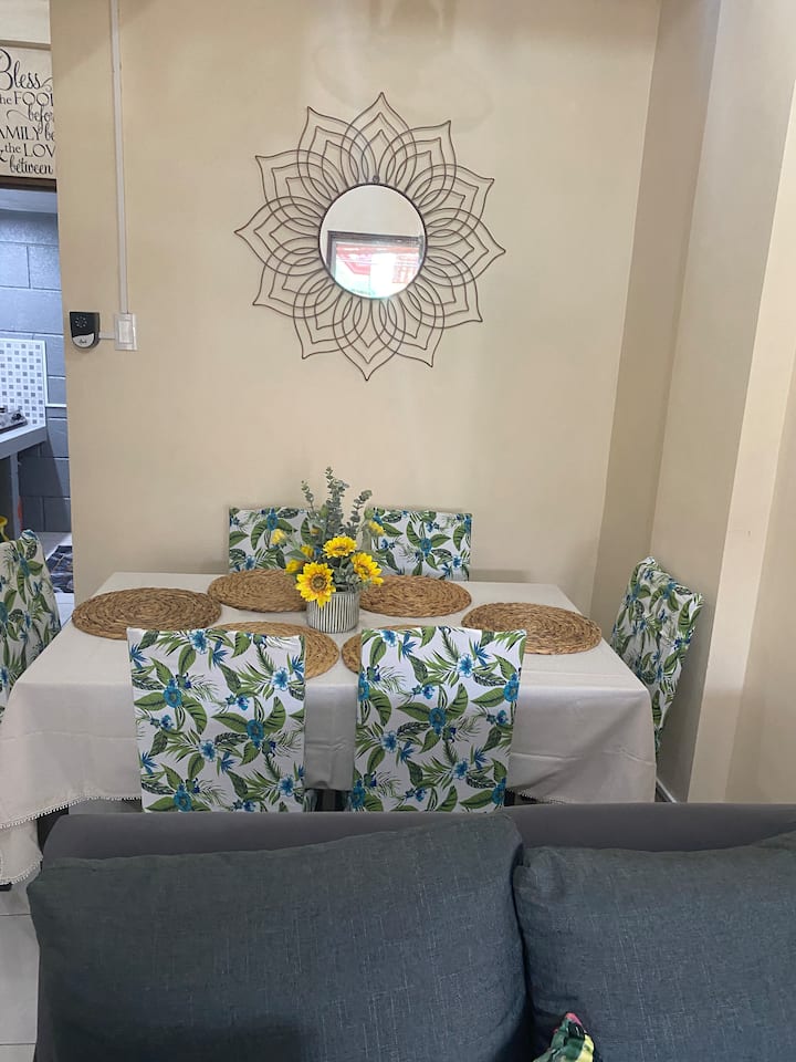 Cheerful 2 Bedroom With Outside Patio - Las Piñas