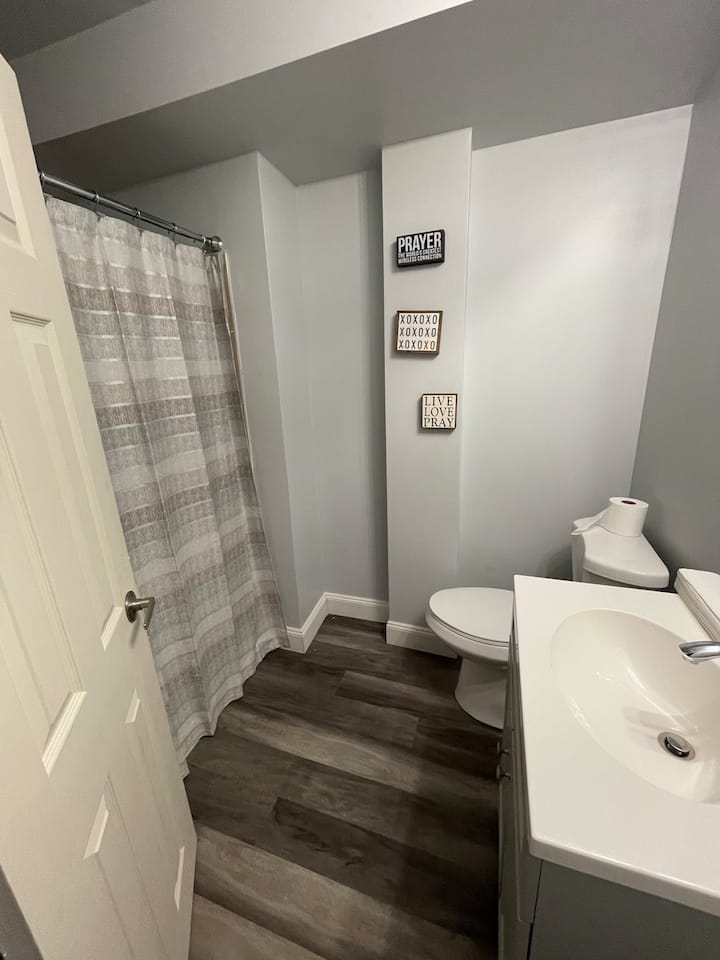 Come Stay In A Spacious Central Air Clean Space! - Wilmington, DE