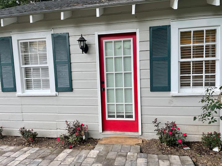 Downtown Studio/w Patio/off St Parking/avail 4/15 - Aiken, SC