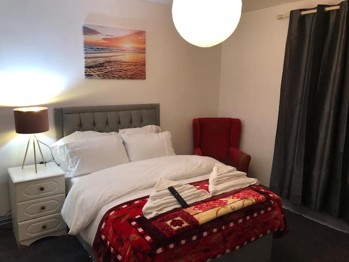 Ego Sa Ltd.  Skipton Villa 4 Bedroom 4 Double Beds - Sheffield
