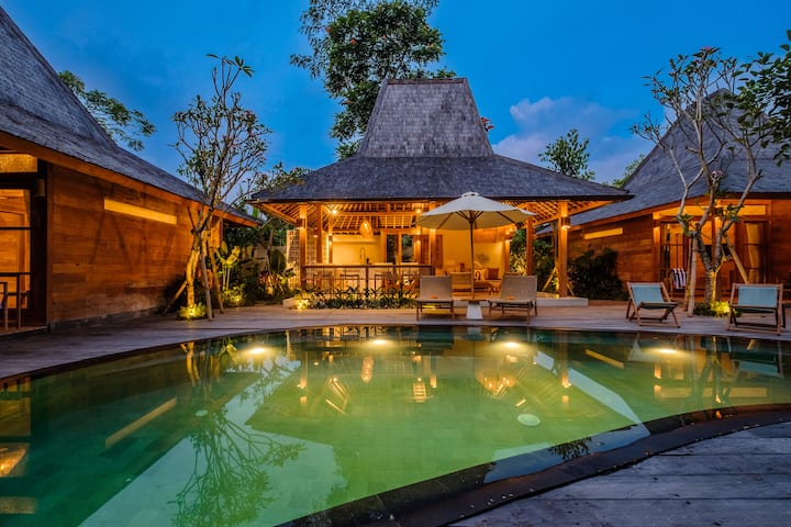 Elegant Kaju Villa With Pool & Rice Field Views - Canggu