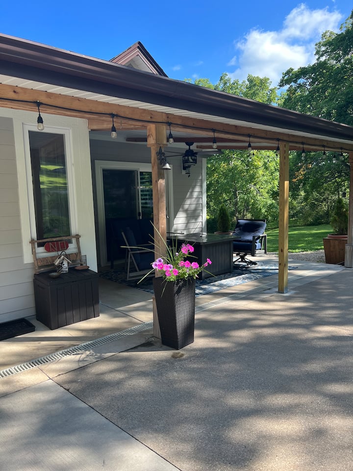 Chic 3br W/ Pond, Hot Tub & Nature Views - Galena, IL