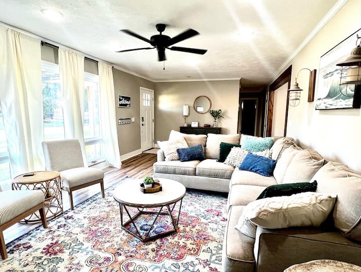 Adorable House Just Minutes From Campus! - 스탁빌
