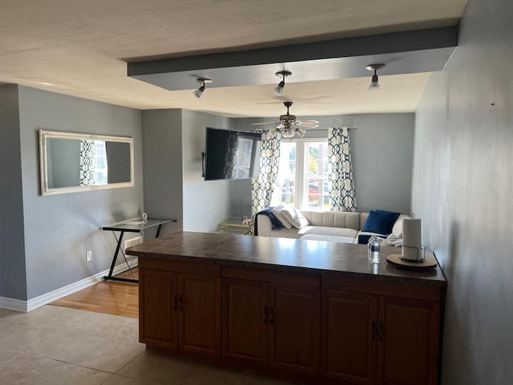Entire Unit On The 2nd Floor - Windsor