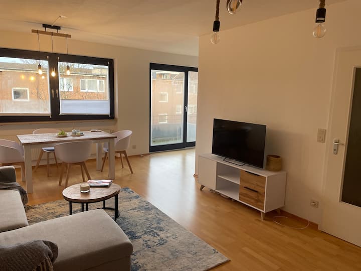 3 Bed Flat | Close To Old Town, Fair & Restaurants - Düsseldorf