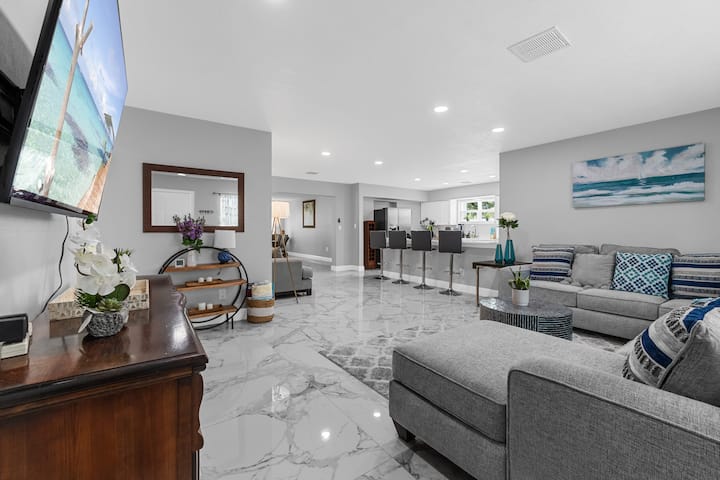 Spacious Beach Modern Home In Heart Of Melbourne! - Melbourne, FL