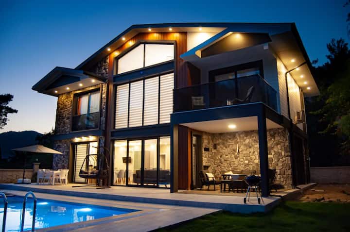 Göcek-fethiye'de Konforlu Ve Lüks Villa - Göcek