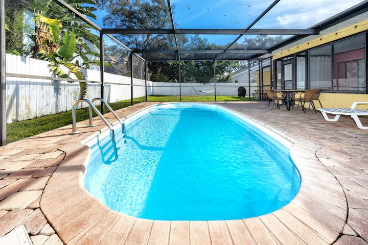 Spacious Pool Home In Largo, Fl Near Clear Water Beach - Largo, FL