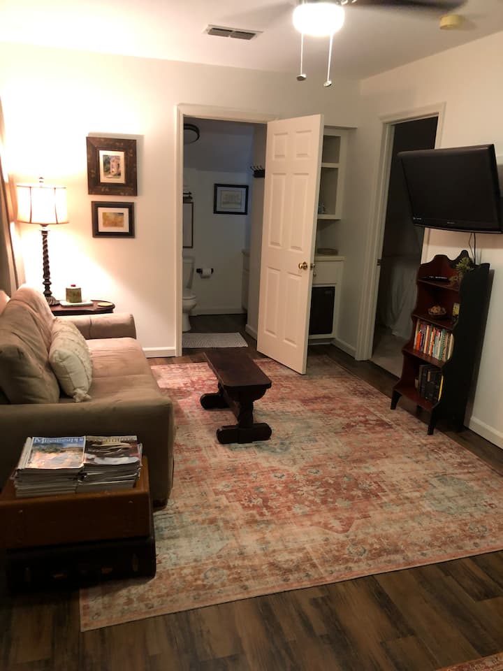 Adorable Two Bedroom Over Garage Apartment - Starkville, MS