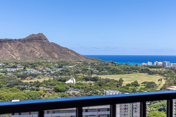 Spacious And Bright 1bd W/ Pool & Free Parking - Honolulu