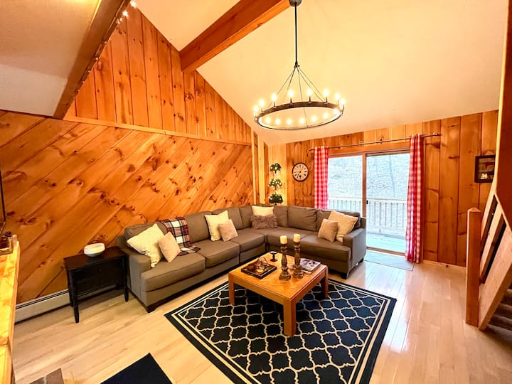 Ski-in Condo Mt. Snow, Bears Crossing, End Unit - Dover, VT