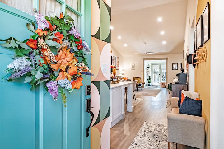 Mid-century Retreat: 2 Bedrooms/ 2 Full Bath - Pensacola, FL