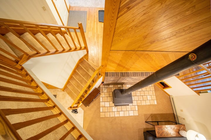 3 Bed 3 Bath Home Private Setting 10 Min To Tc. - Traverse City, MI