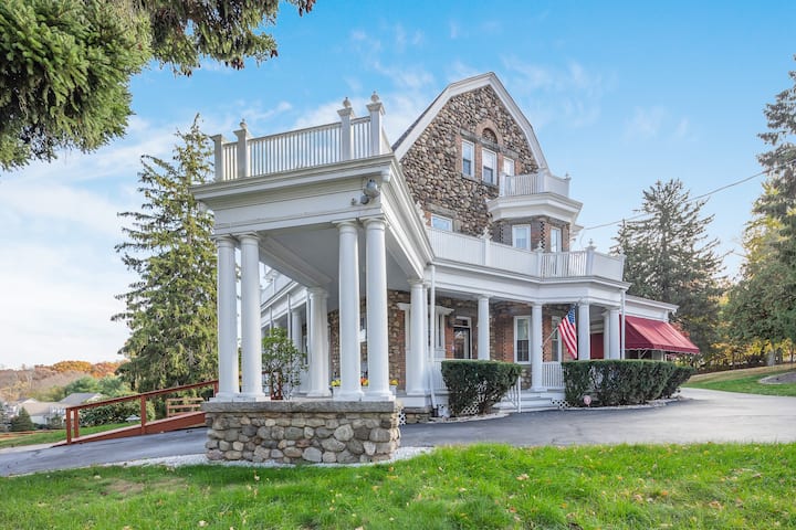 Mansion In The Mountains - Luxury, Peace & Family - Torne Valley Vineyard, Hillburn