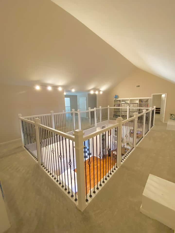 Luxury Home
Sleeps 20+ 
9 Bedrooms & 9 Bath
2 Apt - Aiken, SC