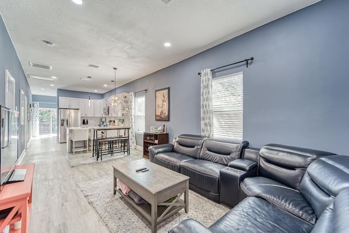 Modern West Tampa Bungalow - Live & Work In Style - Tampa, FL