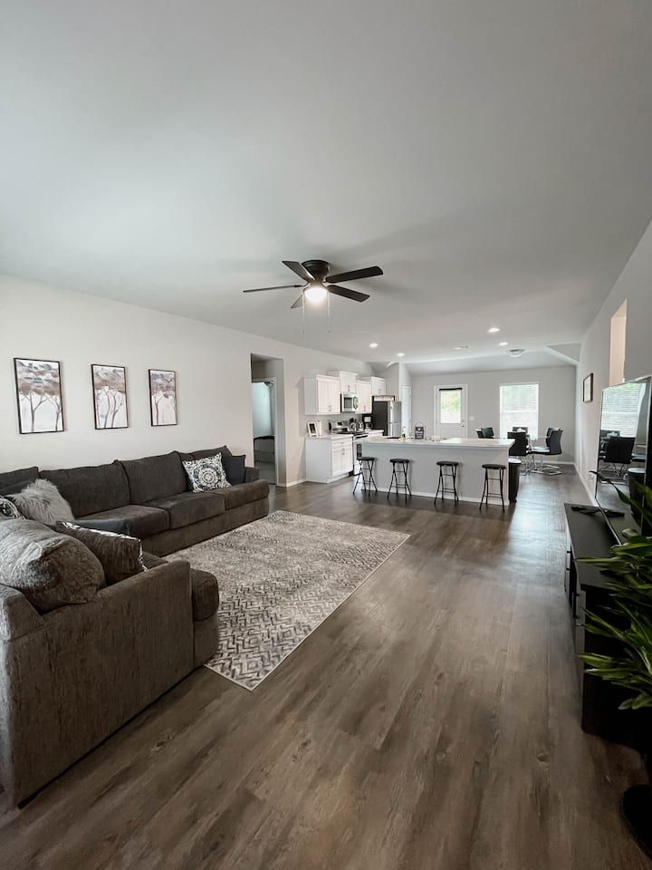 Comfortable And Cozy In Bixby, Ok! - Bixhoma Lake, OK