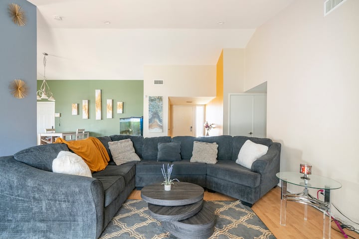 Serene Oasis-private Room W/ Shared Access To Home - Fontana, CA