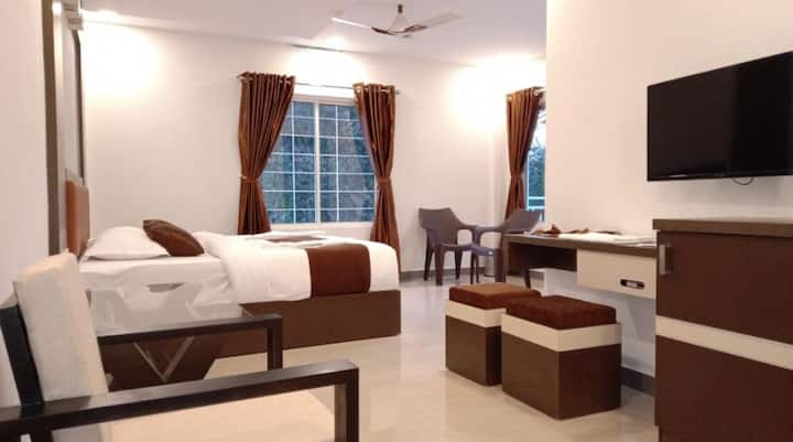 Amazing 8 Bhk Kunjhithanny , Munnar - Munnar