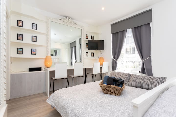Bat-1-b Fantastic Location For This Soho Studio! - Centro de Londres