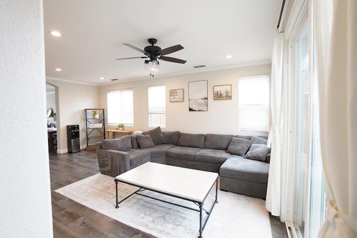 Cozy Home Near Downtown Sacramento - Sacramento, CA