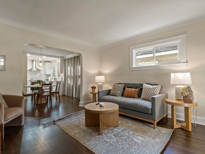 Wonderful Downtown Ferndale Bungalow - Royal Oak, MI