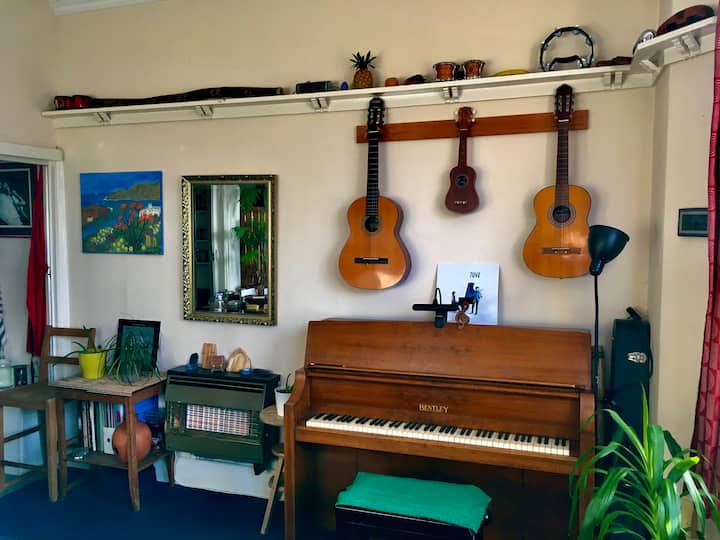 Quirky Musician's Studio Flat In Lovely Location - Liverpool