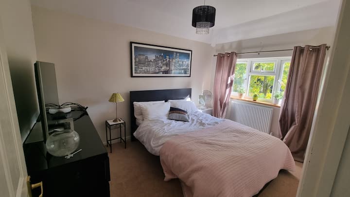Room To Rent In Sleepy Village, Bills Included - Newmarket
