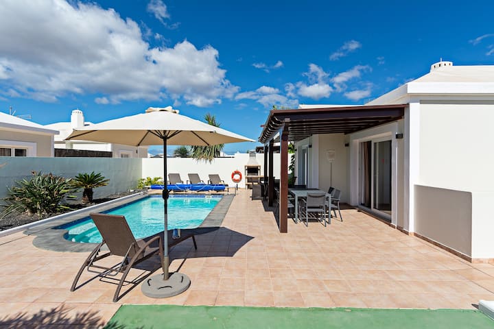 Villa 4 Bedroom Heated Pool, A/c - Playa Blanca