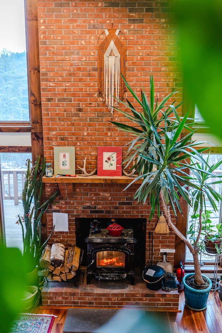 Cozy Chalet Nestled In The Woods Of Ashfield - Massachusetts