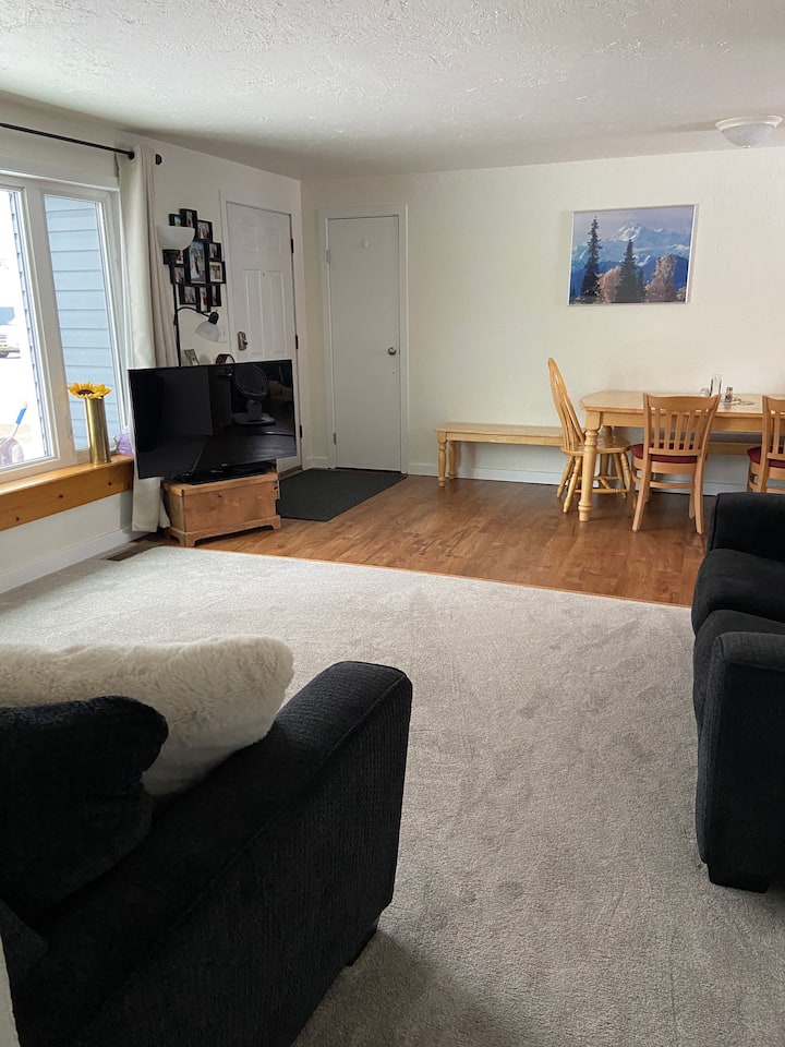 Comfy And Warm Home Near Chena River And Downtown - Fairbanks, AK