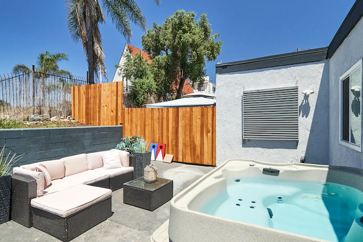 5 Bedroom Spacious Central Duplex Home | 2 Spas - San Diego, CA