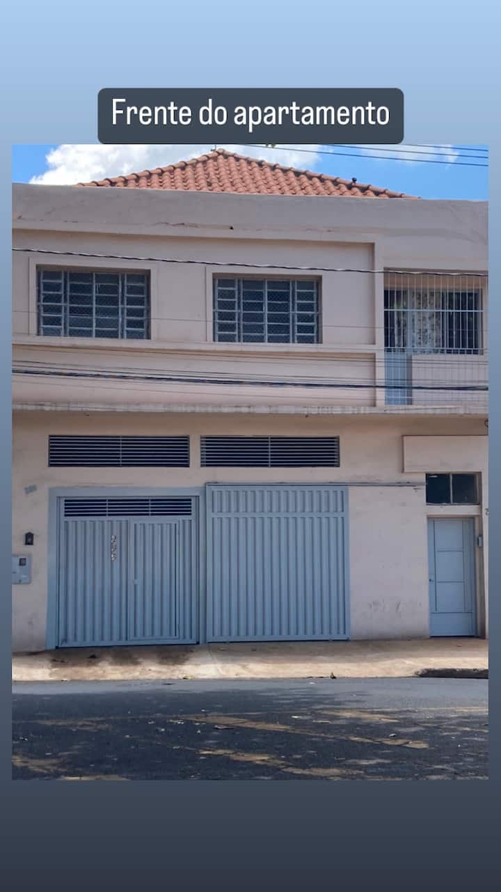 Apartamento Acolhedor Bem Localizado Com Garagem. - Uberaba
