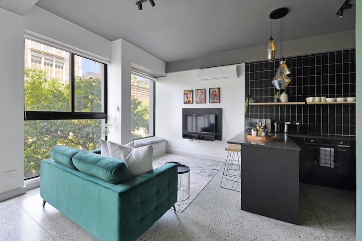 Luxury Apartment With City & Mountain Views - Camps Bay